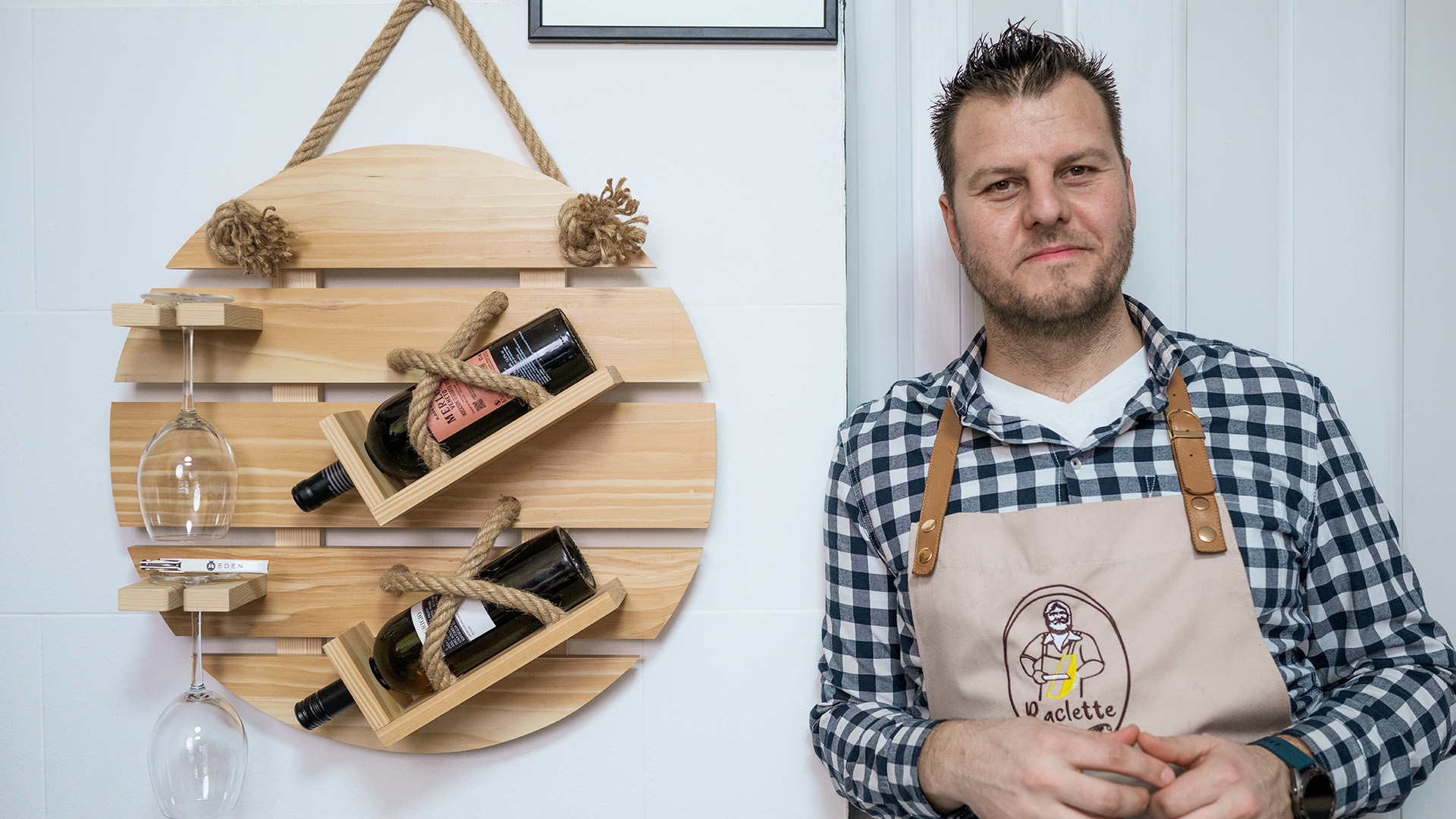 Raclette street food: Švajcarski sir koji se doslovno topi u ustima